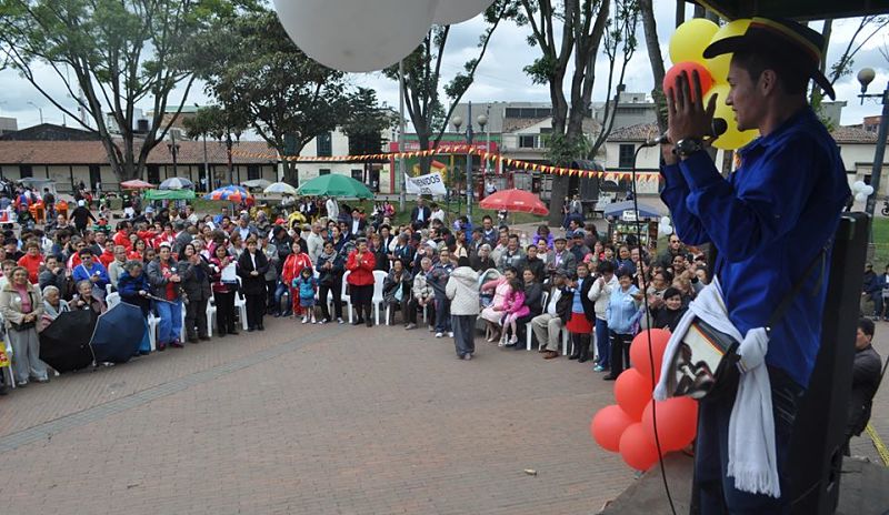 Andrés "canta lo que es", un artista emprendedor en Fontibón ...